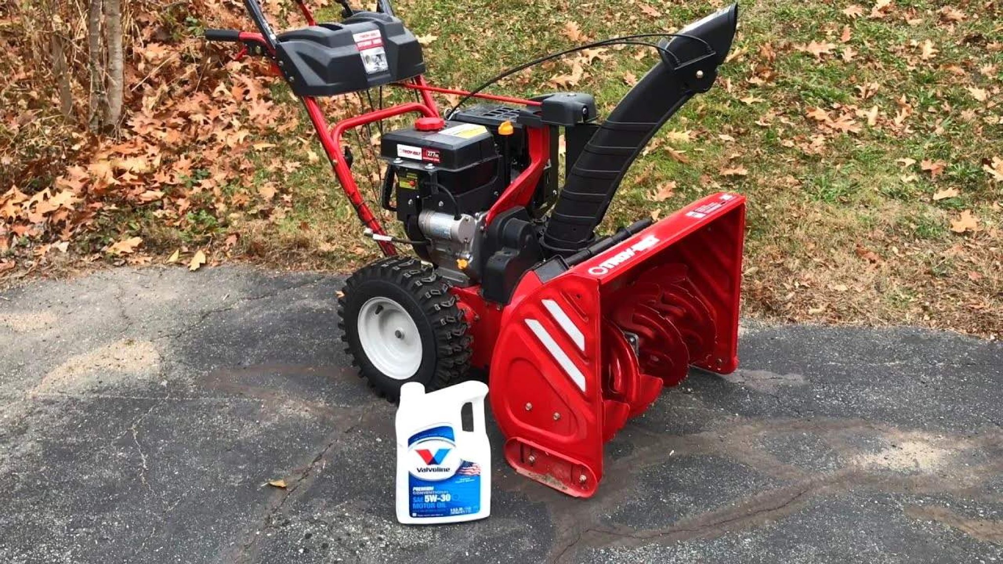 5 Best Snowblower Oils Reviewed in Detail (Winter 2026)